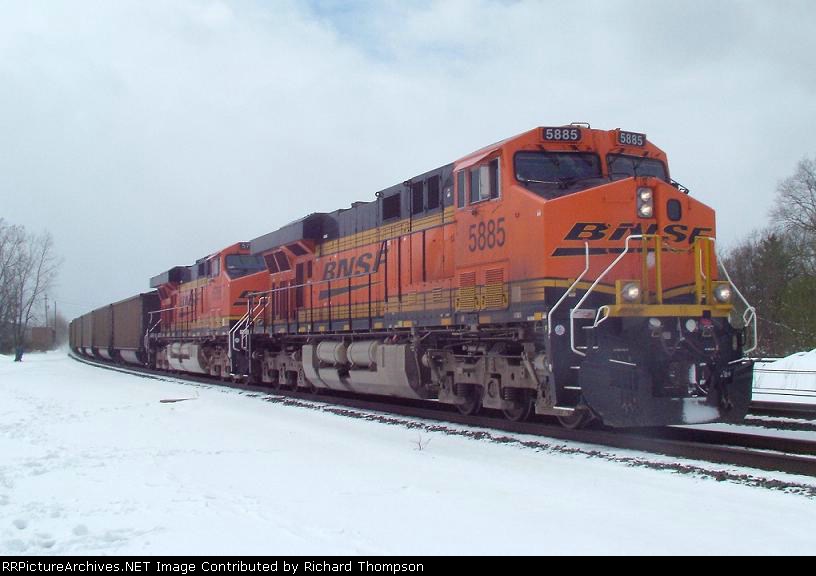 BNSF 5885